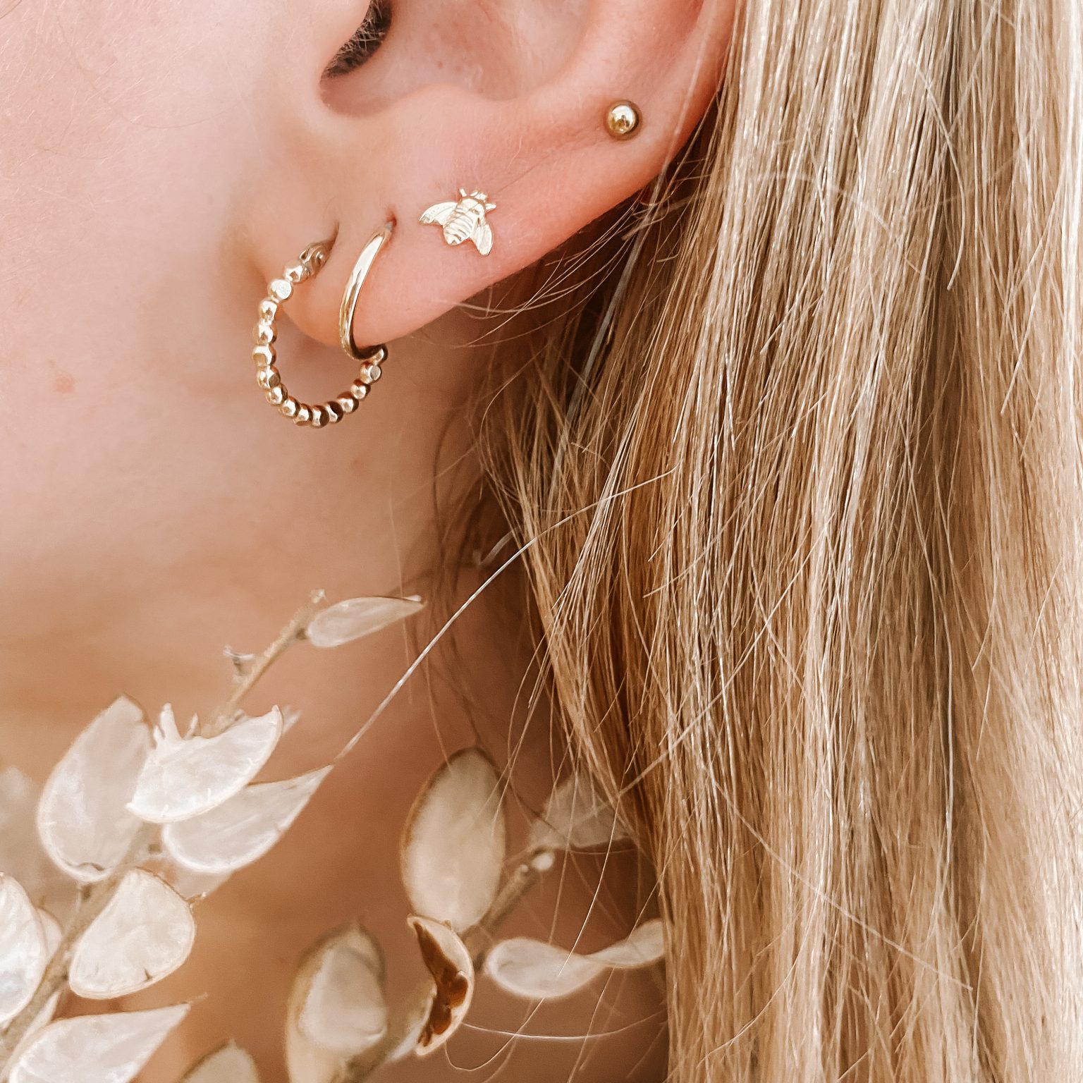 Triple dot studs | Hanne Detail